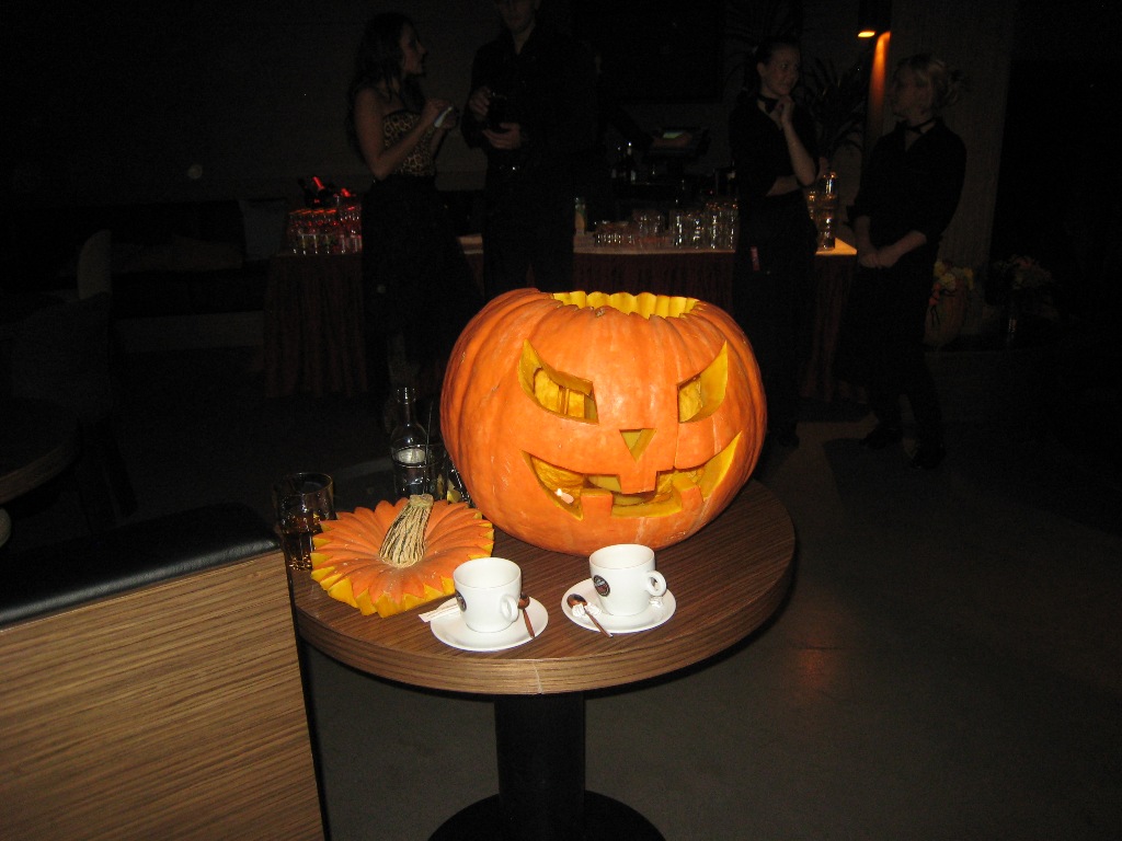 GoBlonde Halloween Party - October 31, 2009 23:00, DejaVu restaurant ...